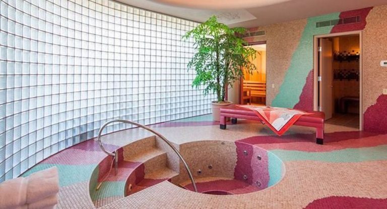 Outrageous Interior Design & Home Decor Of The 80s | LUNO